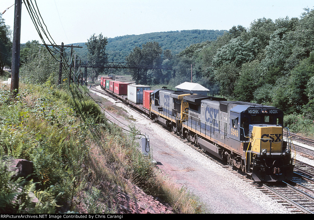 CSXT 5949 & 5822 on Q130